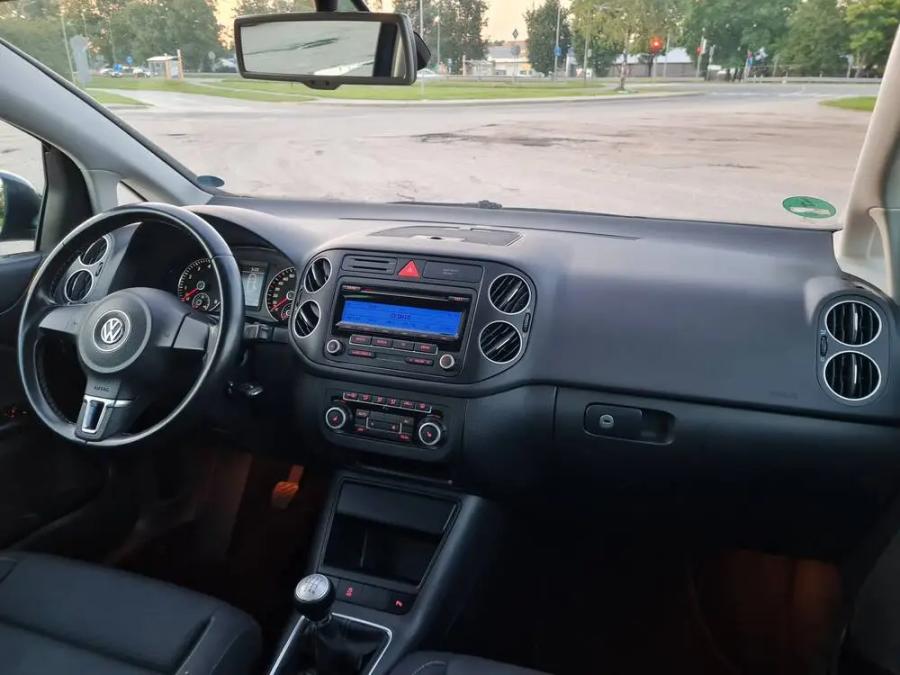 Grey Volkswagen Golf Plus 2010 in Ogre, with an engine capacity of 1.40 L and mileage of 207 thousand km for 4950 €, photo 24 on AUTOMOTO.COM.LV