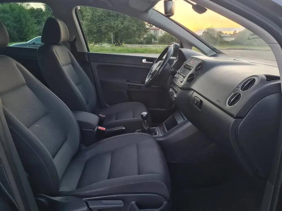 Grey Volkswagen Golf Plus 2010 in Ogre, with an engine capacity of 1.40 L and mileage of 207 thousand km for 4950 €, photo 25 on AUTOMOTO.COM.LV