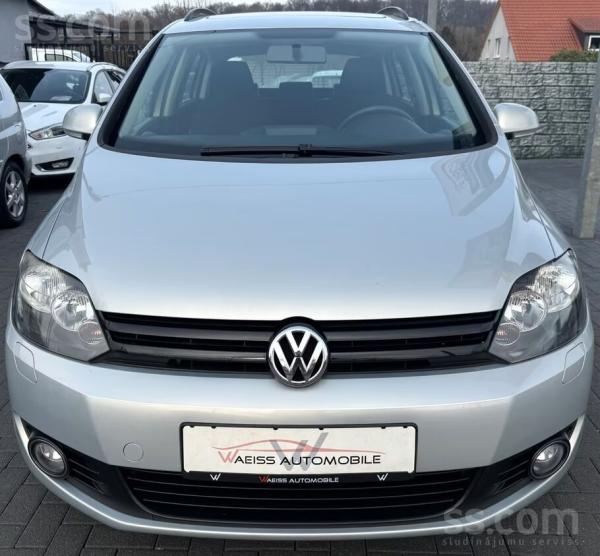Grey Volkswagen Golf Plus 2010 in Ogre, with an engine capacity of 1.60 L and mileage of 207 thousand km for 4499 €, photo 2 on AUTOMOTO.COM.LV