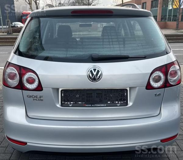 Grey Volkswagen Golf Plus 2010 in Ogre, with an engine capacity of 1.60 L and mileage of 207 thousand km for 4499 €, photo 5 on AUTOMOTO.COM.LV