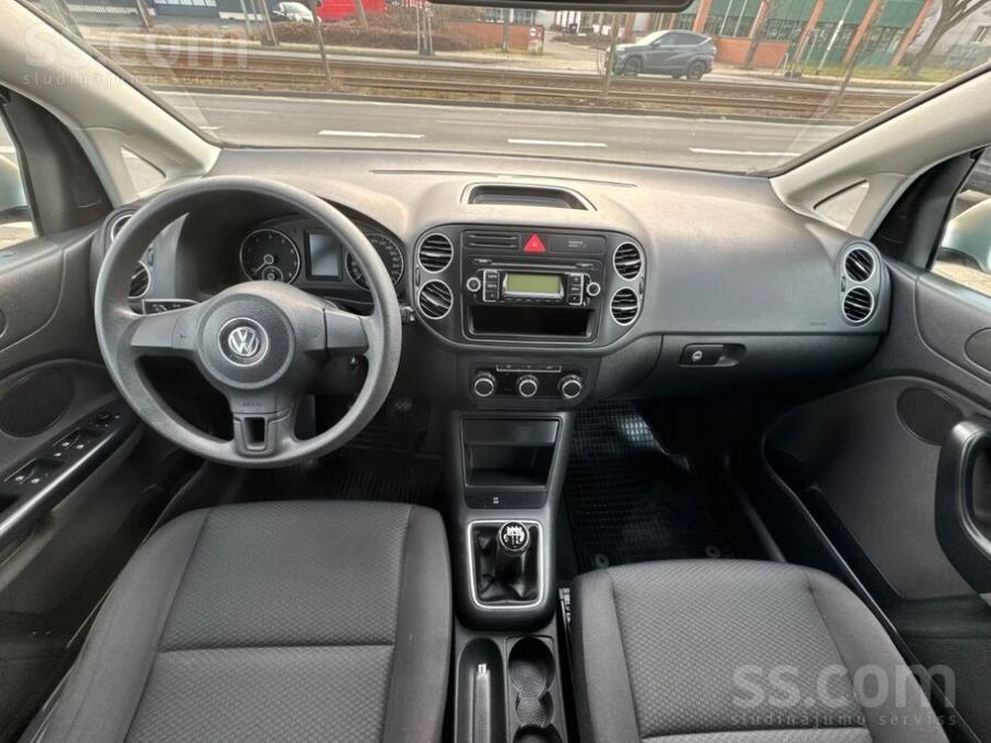 Pelēks Volkswagen Golf Plus 2010 Ogre, ar dzinēja tilpumu 1.60 L un nobraukumu 207 tūkst. km par 4499 €, foto 9 vietnē AUTOMOTO.COM.LV