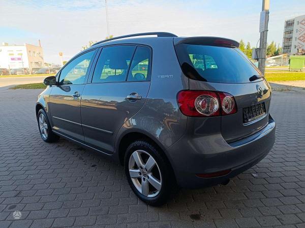 Grey Volkswagen Golf Plus 2010 in Kretinga, with an engine capacity of 1.60 L and mileage of 255 thousand km for 5100 €, photo 8 on AUTOMOTO.COM.LV