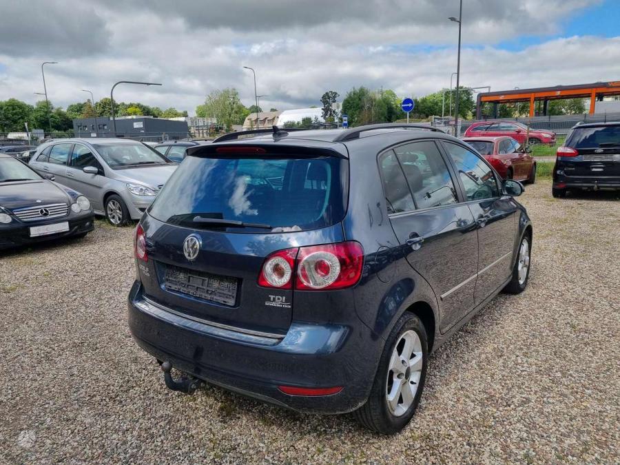 Pelēks Volkswagen Golf Plus 2010 Kauņa, ar dzinēja tilpumu 1.60 L un nobraukumu 330 tūkst. km par 2850 €, foto 3 vietnē AUTOMOTO.COM.LV