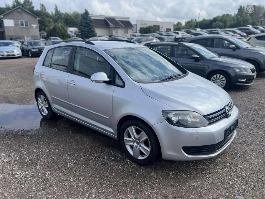 Grey Volkswagen Golf Plus 2010 in Utena, with an engine capacity of 2.00 L and mileage of 221 thousand km for 4300 €, photo 4 on AUTOMOTO.COM.LV