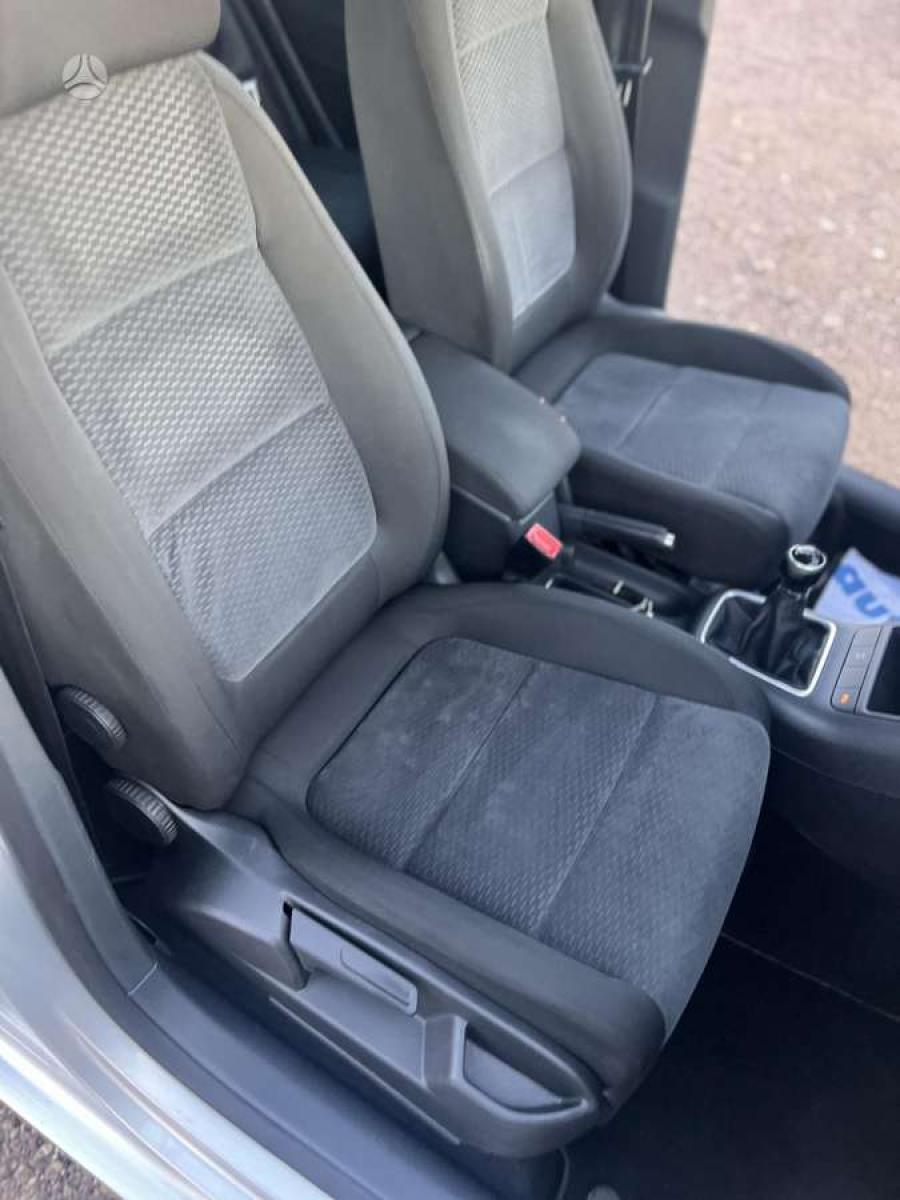 Grey Volkswagen Golf Plus 2010 in Utena, with an engine capacity of 2.00 L and mileage of 221 thousand km for 4300 €, photo 18 on AUTOMOTO.COM.LV