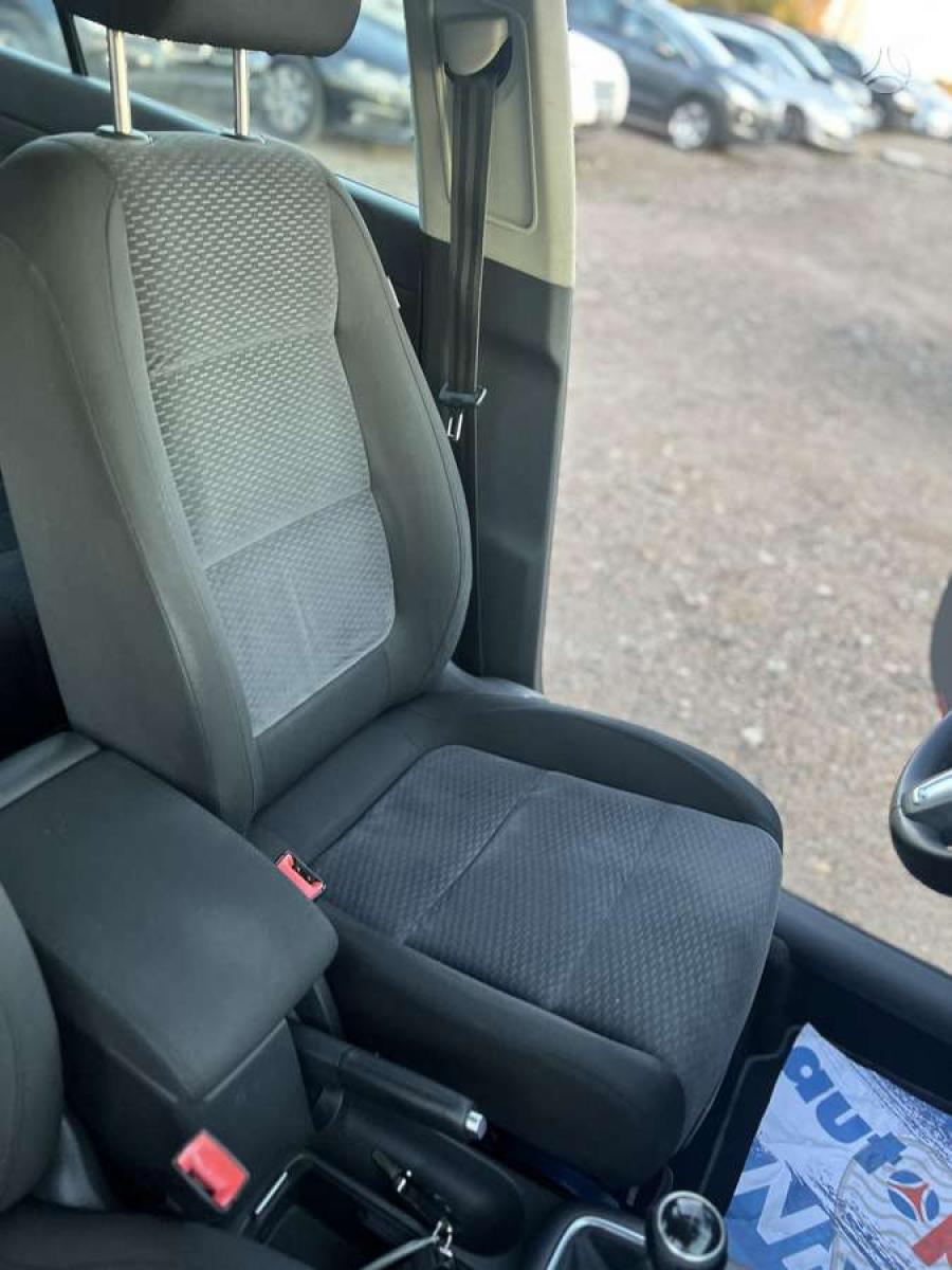 Grey Volkswagen Golf Plus 2010 in Utena, with an engine capacity of 2.00 L and mileage of 221 thousand km for 4300 €, photo 19 on AUTOMOTO.COM.LV