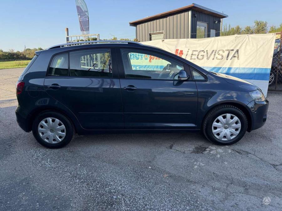 Pelēks Volkswagen Golf Plus 2010 Vilkaviškis, ar dzinēja tilpumu 1.40 L un nobraukumu 187 tūkst. km par 3599 €, foto 4 vietnē AUTOMOTO.COM.LV