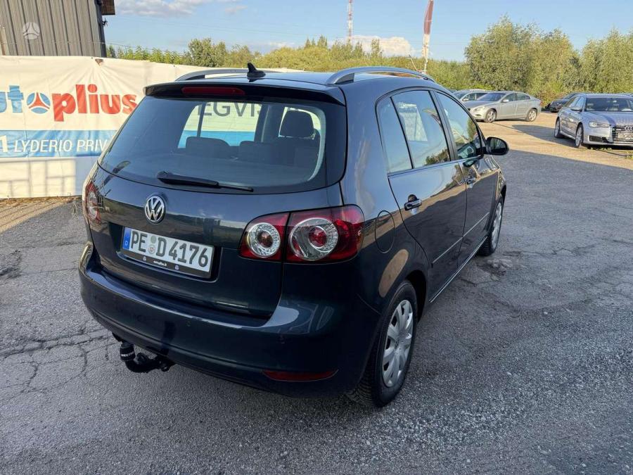 Pelēks Volkswagen Golf Plus 2010 Vilkaviškis, ar dzinēja tilpumu 1.40 L un nobraukumu 187 tūkst. km par 3599 €, foto 6 vietnē AUTOMOTO.COM.LV