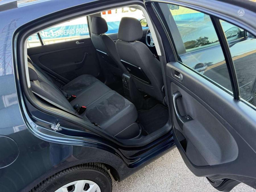 Pelēks Volkswagen Golf Plus 2010 Vilkaviškis, ar dzinēja tilpumu 1.40 L un nobraukumu 187 tūkst. km par 3599 €, foto 12 vietnē AUTOMOTO.COM.LV