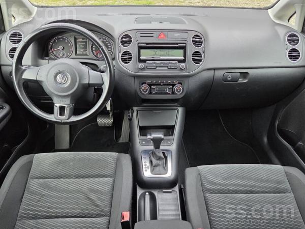 Volkswagen Golf Plus 2010 in Kuldiga on AUTOMOTO.COM.LV Grey Volkswagen Golf Plus 2010 in Kuldiga, with an engine capacity of 1.40 L and mileage of 187 thousand km for 4990 €, photo 6 on AUTOMOTO.COM.LV