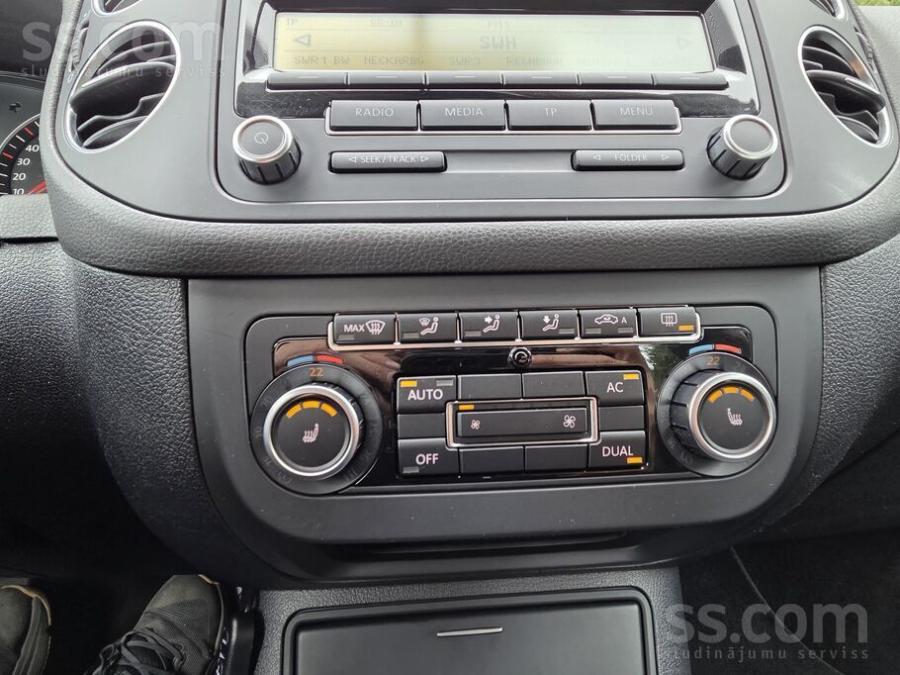 Grey Volkswagen Golf Plus 2010 in Kuldiga, with an engine capacity of 1.40 L and mileage of 187 thousand km for 4990 €, photo 12 on AUTOMOTO.COM.LV
