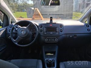 Grey Volkswagen Golf Plus 2010 in Bauska, with an engine capacity of 1.60 L and mileage of 295 thousand km for 3000 €, photo 4 on AUTOMOTO.COM.LV