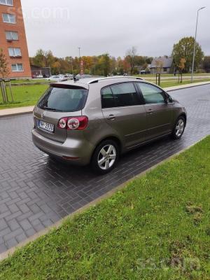 Pelēks Volkswagen Golf Plus 2010 Kuldīga, ar dzinēja tilpumu 1.60 L un nobraukumu 206 tūkst. km par 6200 €, foto 4 vietnē AUTOMOTO.COM.LV