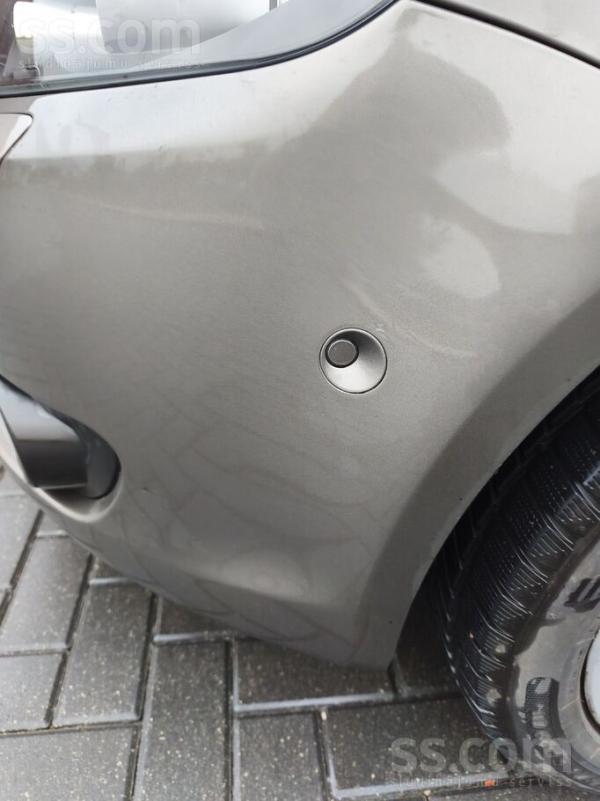 Grey Volkswagen Golf Plus 2010 in Kuldiga, with an engine capacity of 1.60 L and mileage of 206 thousand km for 6200 €, photo 8 on AUTOMOTO.COM.LV