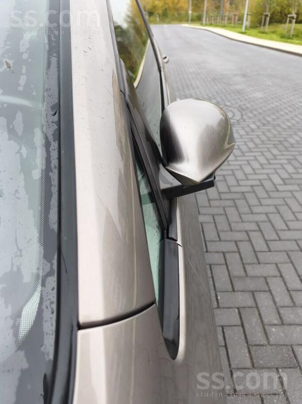 Grey Volkswagen Golf Plus 2010 in Kuldiga, with an engine capacity of 1.60 L and mileage of 206 thousand km for 6200 €, photo 9 on AUTOMOTO.COM.LV
