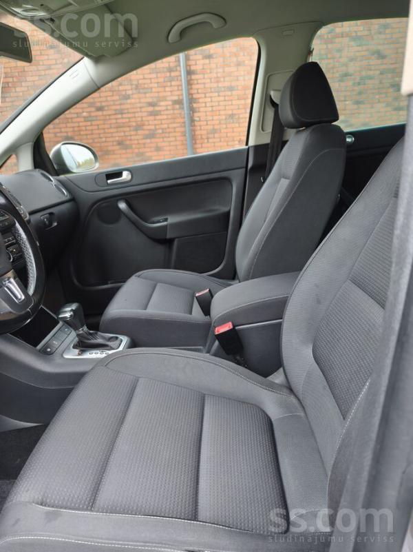 Grey Volkswagen Golf Plus 2010 in Kuldiga, with an engine capacity of 1.60 L and mileage of 206 thousand km for 6200 €, photo 11 on AUTOMOTO.COM.LV