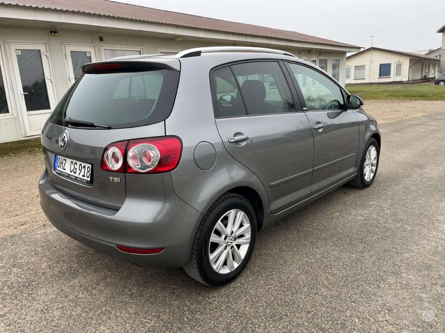 Pelēks Volkswagen Golf Plus 2011 Viļņa, ar dzinēja tilpumu 1.20 L un nobraukumu 167 tūkst. km par 3650 €, foto 3 vietnē AUTOMOTO.COM.LV