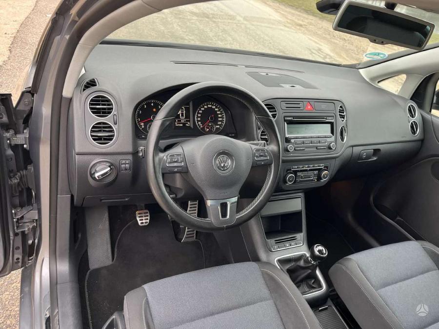 Pelēks Volkswagen Golf Plus 2011 Viļņa, ar dzinēja tilpumu 1.20 L un nobraukumu 167 tūkst. km par 3650 €, foto 15 vietnē AUTOMOTO.COM.LV