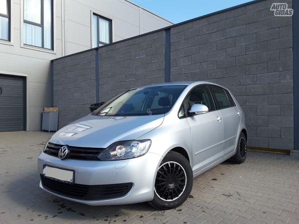 Pelēks Volkswagen Golf Plus 2011 Kretinga, ar dzinēja tilpumu 1.20 L un nobraukumu 142 tūkst. km par 5650 €, foto 1 vietnē AUTOMOTO.COM.LV