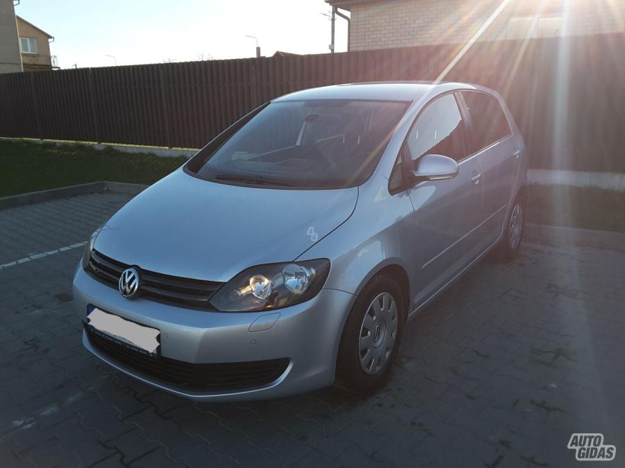 Grey Volkswagen Golf Plus 2011 in Kretinga, with an engine capacity of 1.20 L and mileage of 142 thousand km for 5695 €, photo 1 on AUTOMOTO.COM.LV