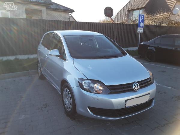 Pelēks Volkswagen Golf Plus 2011 Kretinga, ar dzinēja tilpumu 1.20 L un nobraukumu 142 tūkst. km par 5695 €, foto 2 vietnē AUTOMOTO.COM.LV