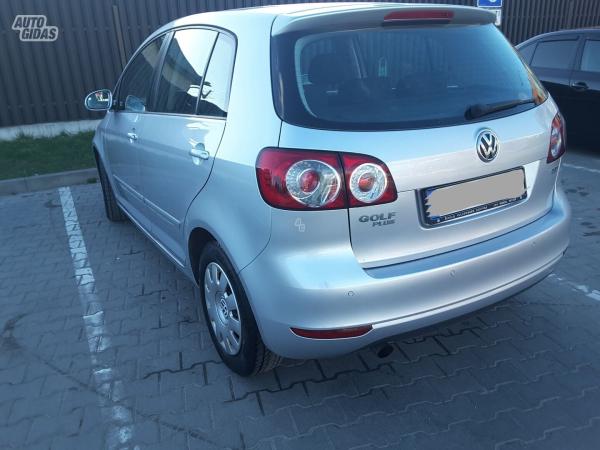 Pelēks Volkswagen Golf Plus 2011 Kretinga, ar dzinēja tilpumu 1.20 L un nobraukumu 142 tūkst. km par 5695 €, foto 4 vietnē AUTOMOTO.COM.LV