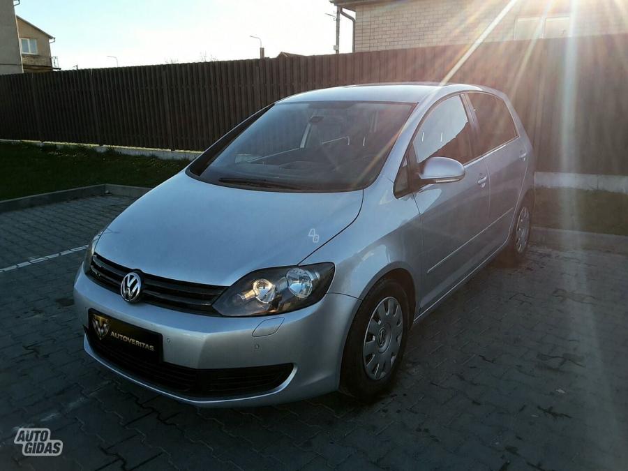 Grey Volkswagen Golf Plus 2011 in Kretinga, with an engine capacity of 1.20 L and mileage of 142 thousand km for 5499 €, photo 1 on AUTOMOTO.COM.LV