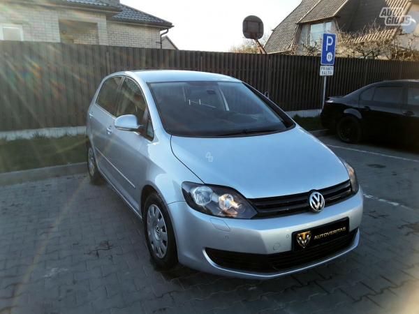 Pelēks Volkswagen Golf Plus 2011 Kretinga, ar dzinēja tilpumu 1.20 L un nobraukumu 142 tūkst. km par 5499 €, foto 2 vietnē AUTOMOTO.COM.LV