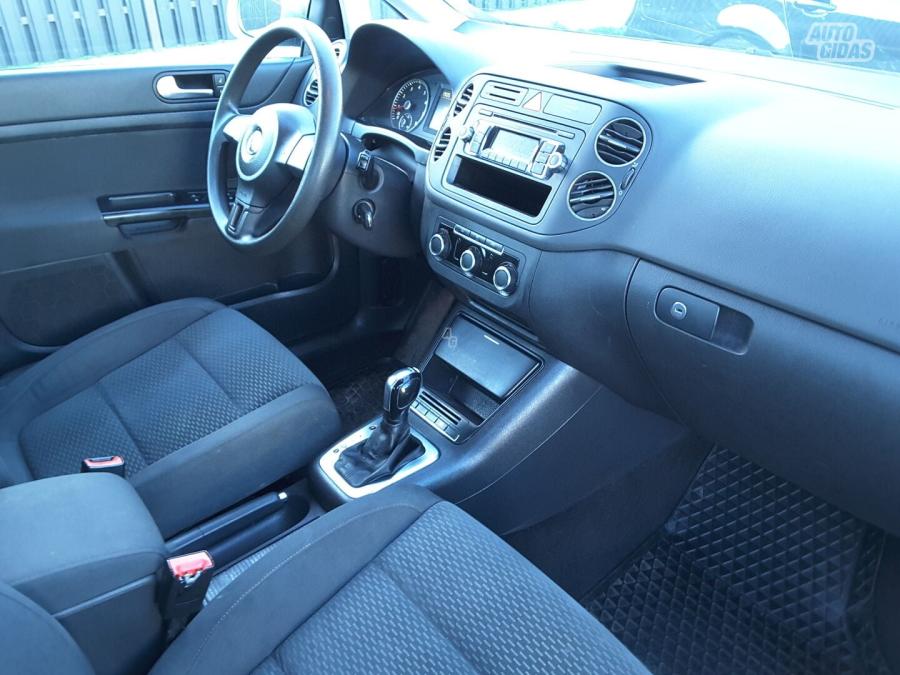 Grey Volkswagen Golf Plus 2011 in Kretinga, with an engine capacity of 1.20 L and mileage of 142 thousand km for 5499 €, photo 10 on AUTOMOTO.COM.LV