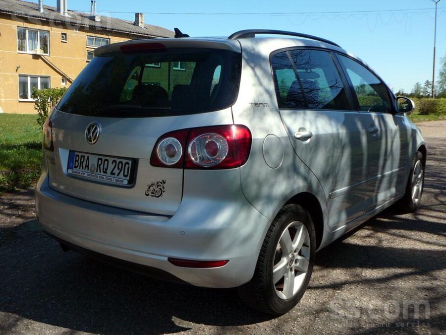 Grey Volkswagen Golf Plus 2011 in Cesis, with an engine capacity of 1.60 L and mileage of 0 thousand km for 4490 €, photo 4 on AUTOMOTO.COM.LV