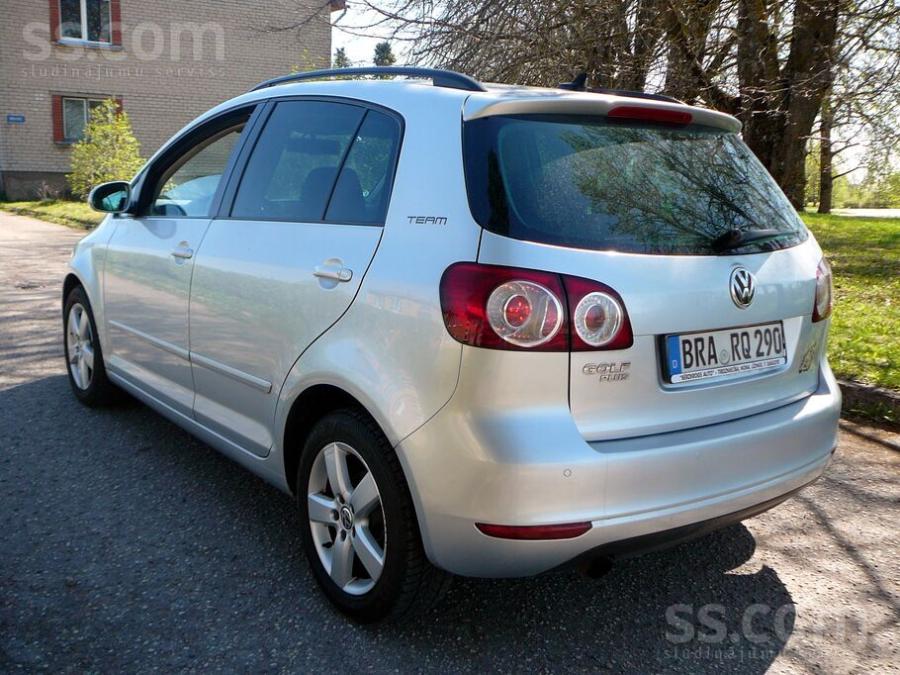 Grey Volkswagen Golf Plus 2011 in Cesis, with an engine capacity of 1.60 L and mileage of 0 thousand km for 4490 €, photo 5 on AUTOMOTO.COM.LV