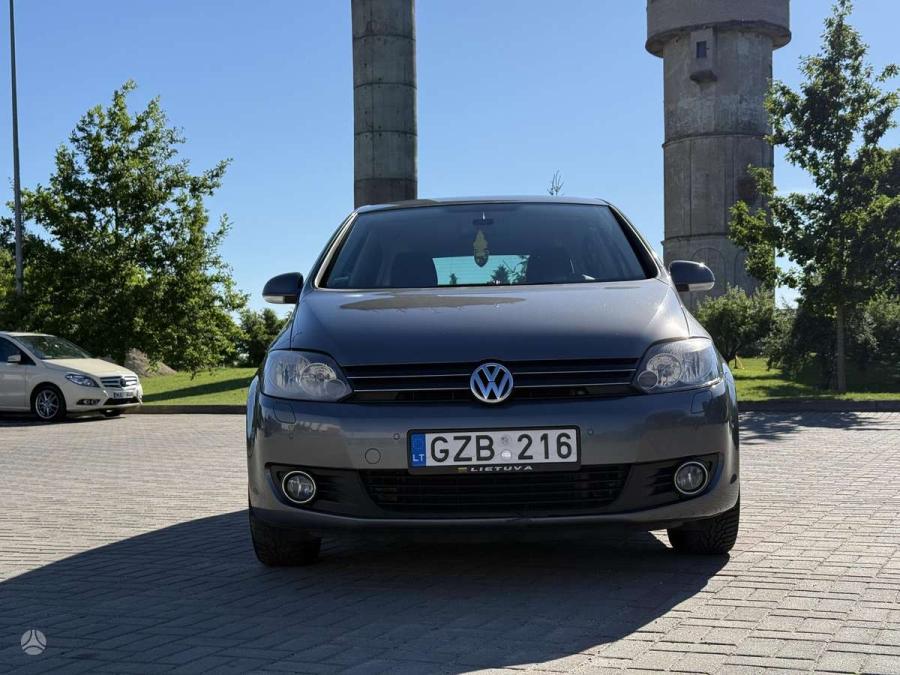 Grey Volkswagen Golf Plus 2011 in Vilnius, with an engine capacity of 1.20 L and mileage of 193 thousand km for 4499 €, photo 3 on AUTOMOTO.COM.LV
