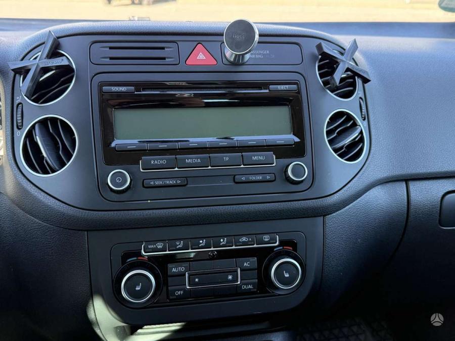 Grey Volkswagen Golf Plus 2011 in Vilnius, with an engine capacity of 1.20 L and mileage of 193 thousand km for 4499 €, photo 12 on AUTOMOTO.COM.LV