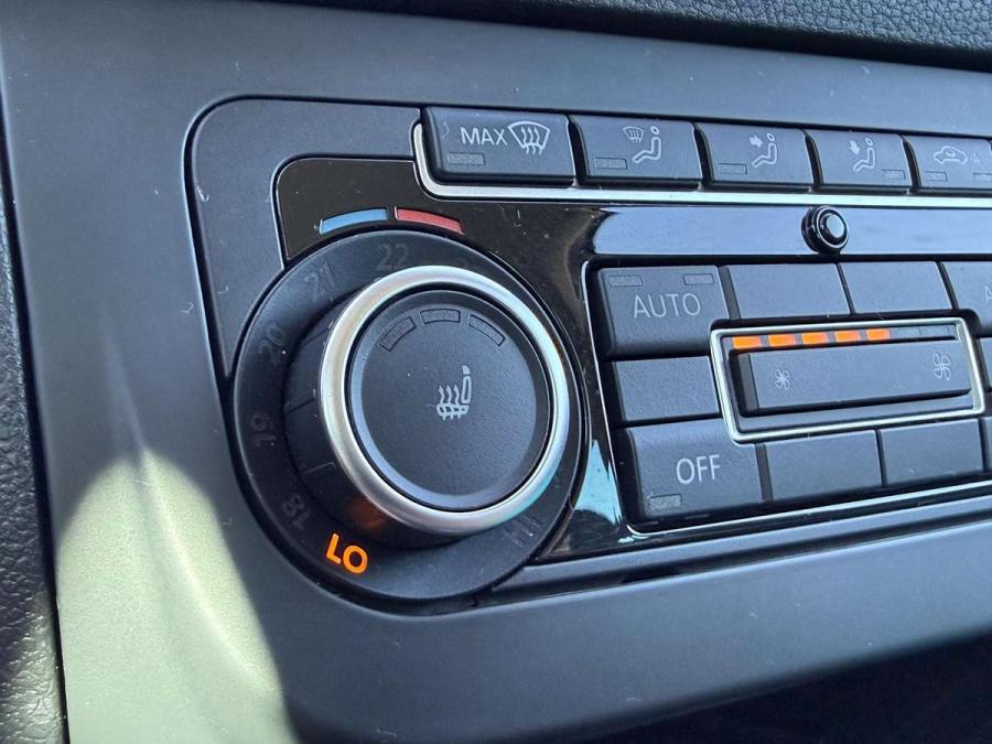 Grey Volkswagen Golf Plus 2011 in Vilnius, with an engine capacity of 1.20 L and mileage of 193 thousand km for 4499 €, photo 15 on AUTOMOTO.COM.LV