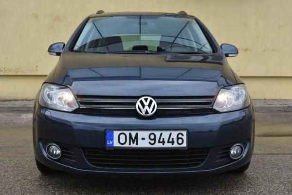 Grey Volkswagen Golf Plus 2011 in Talsi, with an engine capacity of 1.60 L and mileage of 208 thousand km for 5700 €, photo 3 on AUTOMOTO.COM.LV