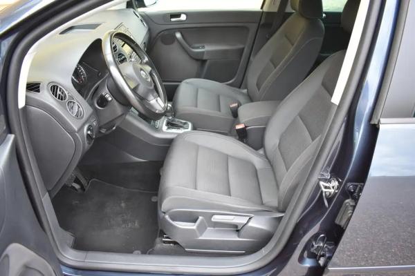 Grey Volkswagen Golf Plus 2011 in Talsi, with an engine capacity of 1.60 L and mileage of 208 thousand km for 5700 €, photo 6 on AUTOMOTO.COM.LV