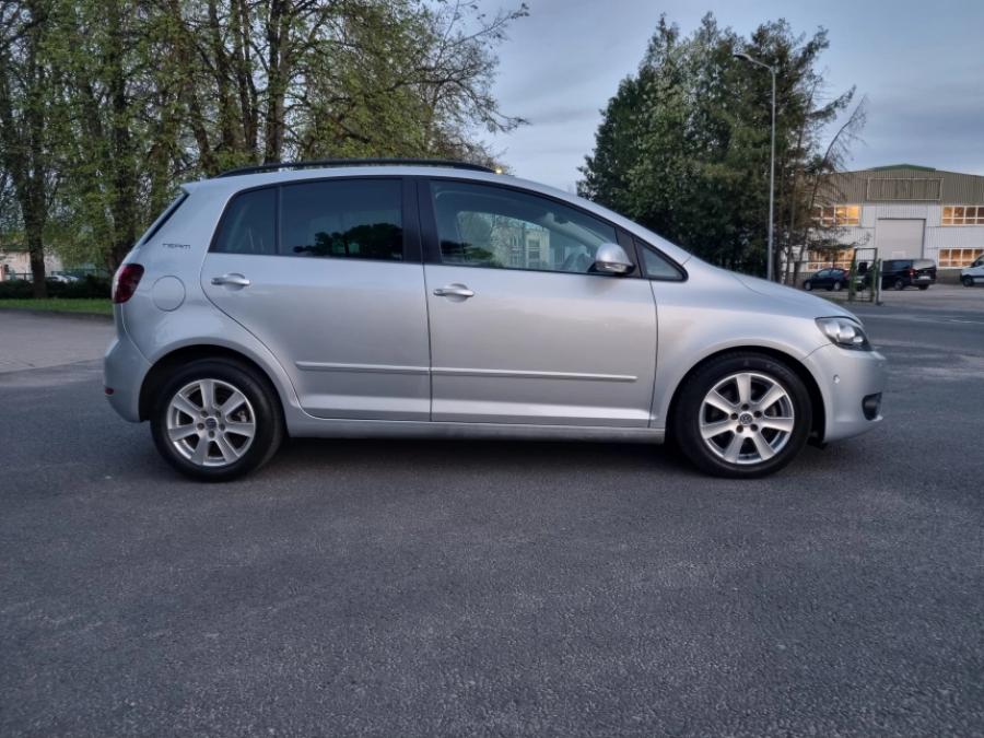 Grey Volkswagen Golf Plus 2011 in Riga, with an engine capacity of 1.60 L and mileage of 225 thousand km for 5570 €, photo 7 on AUTOMOTO.COM.LV