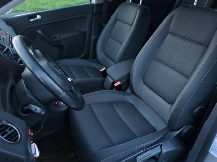 Grey Volkswagen Golf Plus 2011 in Riga, with an engine capacity of 1.60 L and mileage of 225 thousand km for 5570 €, photo 21 on AUTOMOTO.COM.LV