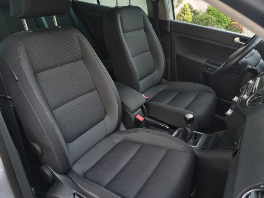 Grey Volkswagen Golf Plus 2011 in Riga, with an engine capacity of 1.60 L and mileage of 225 thousand km for 5570 €, photo 22 on AUTOMOTO.COM.LV