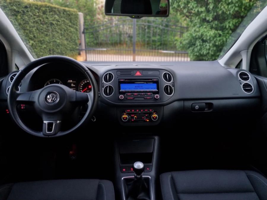 Grey Volkswagen Golf Plus 2011 in Riga, with an engine capacity of 1.60 L and mileage of 225 thousand km for 5570 €, photo 34 on AUTOMOTO.COM.LV