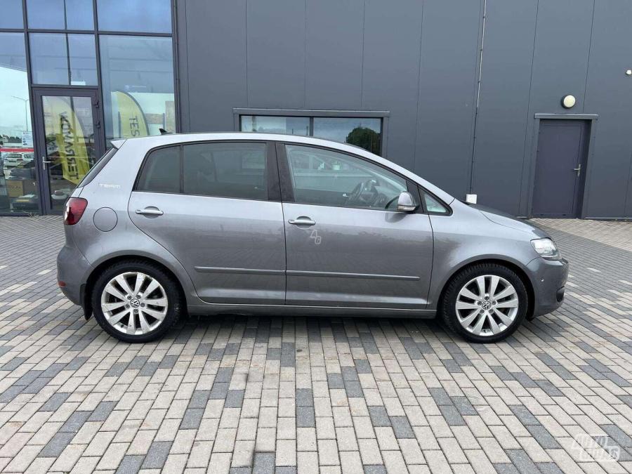 Grey Volkswagen Golf Plus 2011 in Siauliai, with an engine capacity of 2.00 L and mileage of 284 thousand km for 5600 €, photo 5 on AUTOMOTO.COM.LV