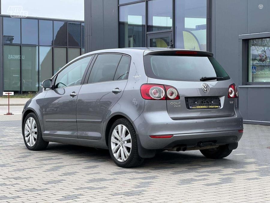Grey Volkswagen Golf Plus 2011 in Siauliai, with an engine capacity of 2.00 L and mileage of 284 thousand km for 5600 €, photo 8 on AUTOMOTO.COM.LV