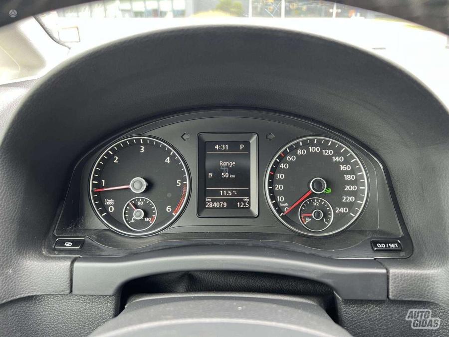 Grey Volkswagen Golf Plus 2011 in Siauliai, with an engine capacity of 2.00 L and mileage of 284 thousand km for 5600 €, photo 13 on AUTOMOTO.COM.LV