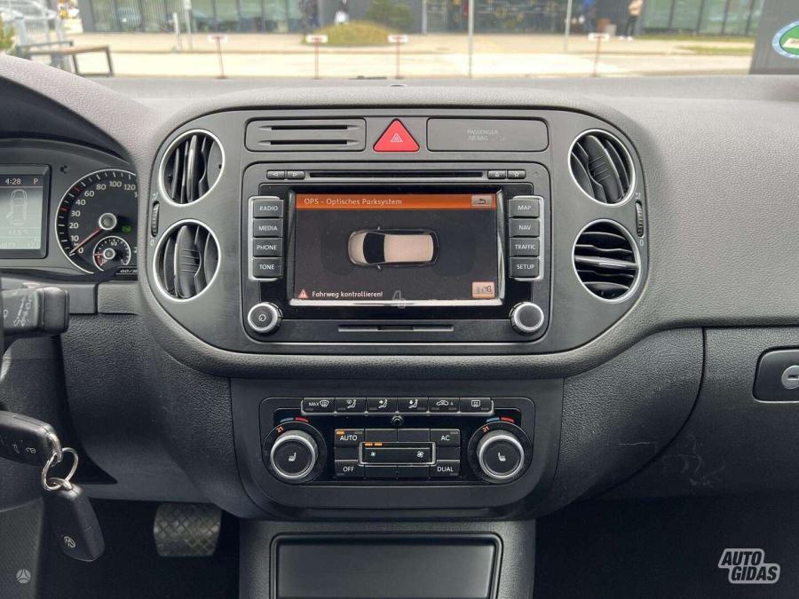 Grey Volkswagen Golf Plus 2011 in Siauliai, with an engine capacity of 2.00 L and mileage of 284 thousand km for 5600 €, photo 16 on AUTOMOTO.COM.LV