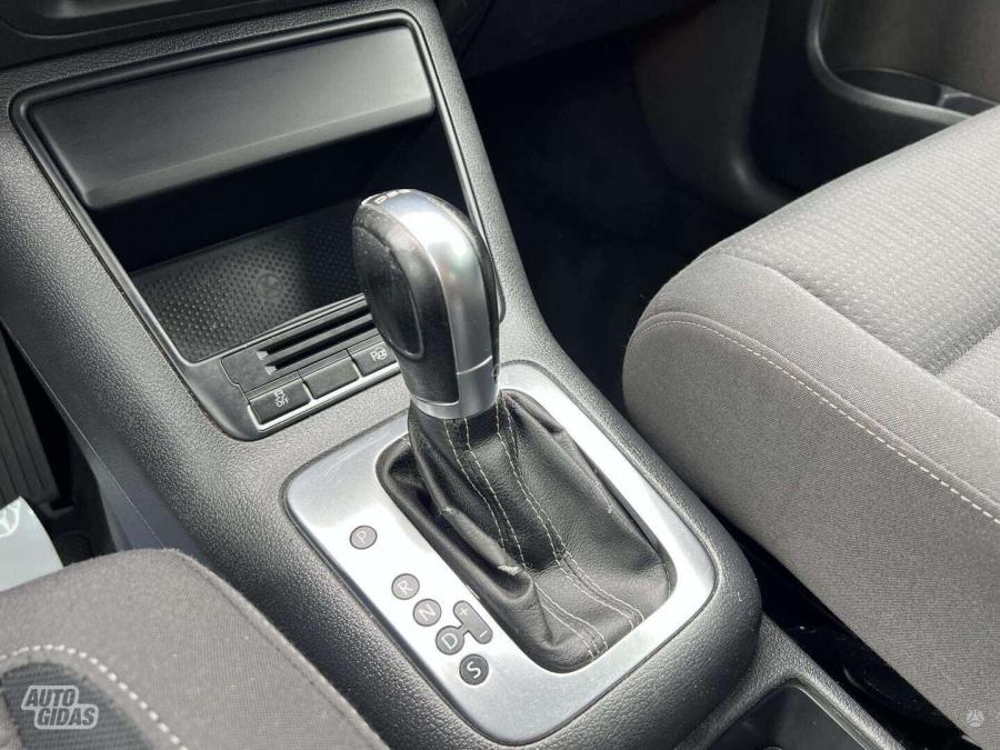 Grey Volkswagen Golf Plus 2011 in Siauliai, with an engine capacity of 2.00 L and mileage of 284 thousand km for 5600 €, photo 17 on AUTOMOTO.COM.LV