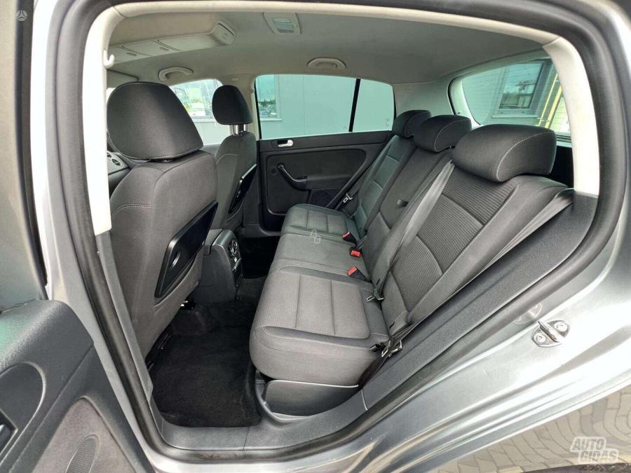 Grey Volkswagen Golf Plus 2011 in Siauliai, with an engine capacity of 2.00 L and mileage of 284 thousand km for 5600 €, photo 18 on AUTOMOTO.COM.LV