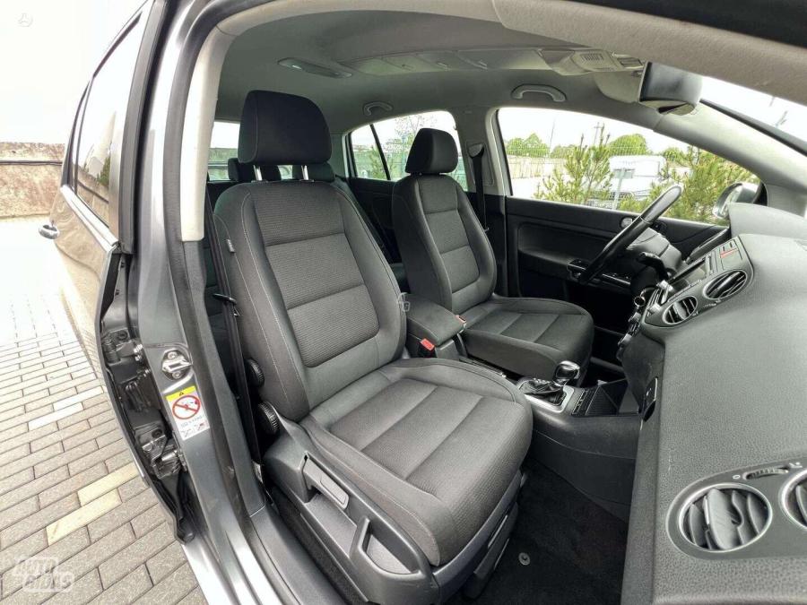 Grey Volkswagen Golf Plus 2011 in Siauliai, with an engine capacity of 2.00 L and mileage of 284 thousand km for 5600 €, photo 21 on AUTOMOTO.COM.LV