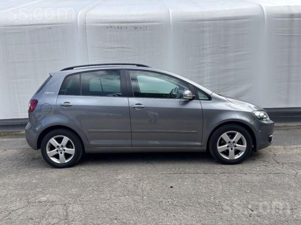 Pelēks Volkswagen Golf Plus 2011 Ogre, ar dzinēja tilpumu 1.40 L un nobraukumu 215 tūkst. km par 5100 €, foto 2 vietnē AUTOMOTO.COM.LV