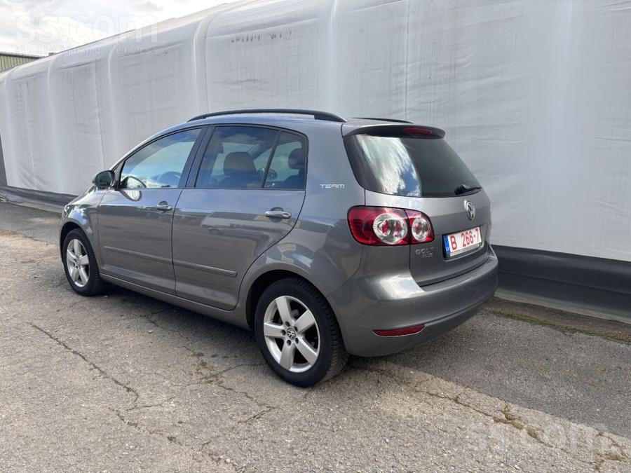 Pelēks Volkswagen Golf Plus 2011 Ogre, ar dzinēja tilpumu 1.40 L un nobraukumu 215 tūkst. km par 5100 €, foto 5 vietnē AUTOMOTO.COM.LV