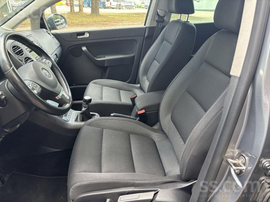 Pelēks Volkswagen Golf Plus 2011 Ogre, ar dzinēja tilpumu 1.40 L un nobraukumu 215 tūkst. km par 5100 €, foto 18 vietnē AUTOMOTO.COM.LV